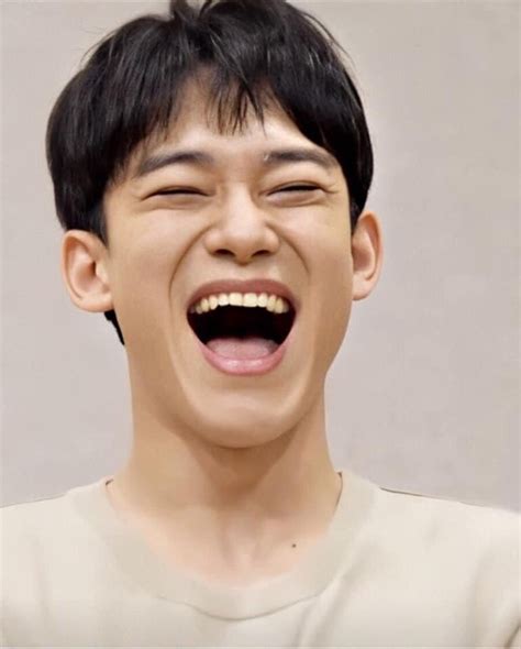 Nieves Arcas Rozanski Adlı Kullanıcının Xiumin And Chen Panosundaki Pin Yıldız