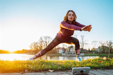 8 Lunge Variations To Challenge Your Lower Body The Output By Peloton