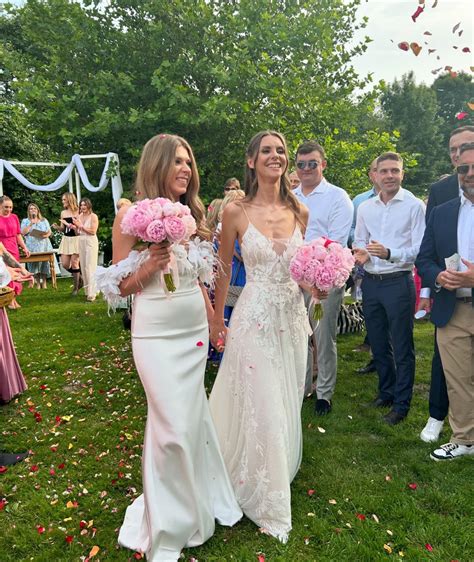 Marta Warchoł I Iwona Widomska Stanęły Na ślubnym Kobiercu W Sukniach Wyglądały Pięknie