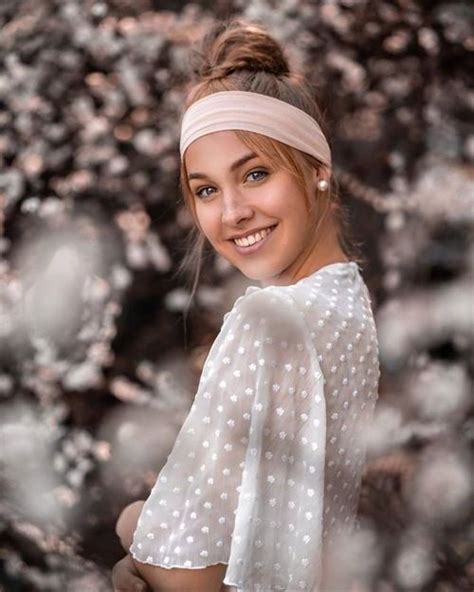 Emily Louise Pictures Hotness Rating Unrated