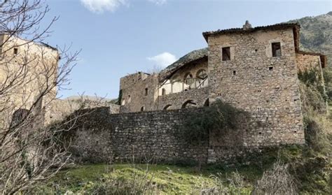 Kullat E Dervish Aliut Ndërtesa 200 Vjeçare Në Fshatin Dukat Po Dëmtohet Kultplus