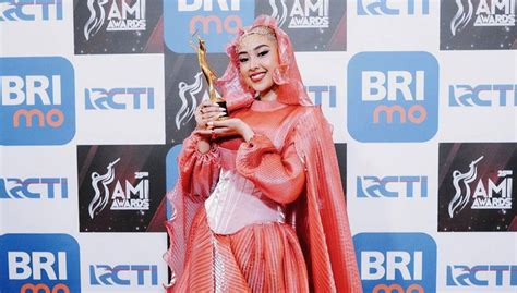 Keren Mahasiswa Itb Jinan Laetitia Sabet Penghargaan Ami Awards 2022 Times Indonesia
