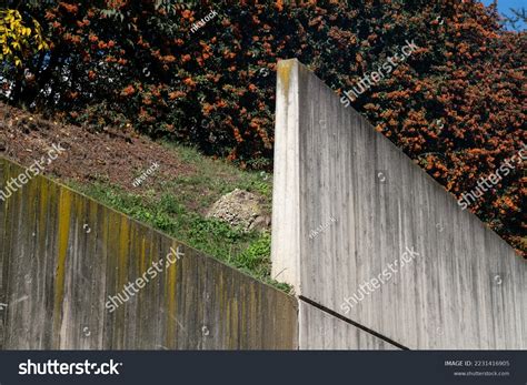 Cantilever Concrete Retaining Wall Design