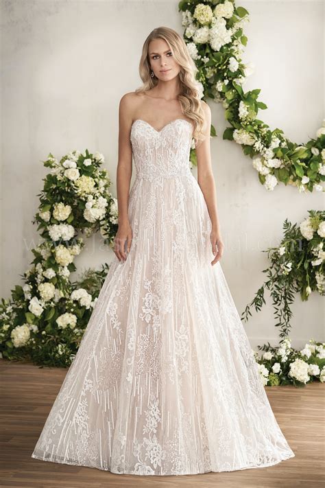 Sweetheart Strapless Lace Wedding Dress