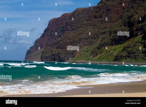 Polihale Beach And State Park Located On The Western Side Of The Island Of Kauai Hawaii Usa