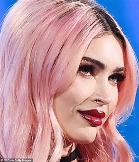 Megan Fox Looks Unrecognizable In White Dress And Pink Hair At Peoples Choice Awards After