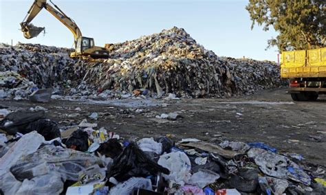 لبنان الزبالة تتكدّس منذرة بـنتائج كارثيّة مجلة عرب 48 عرب 48