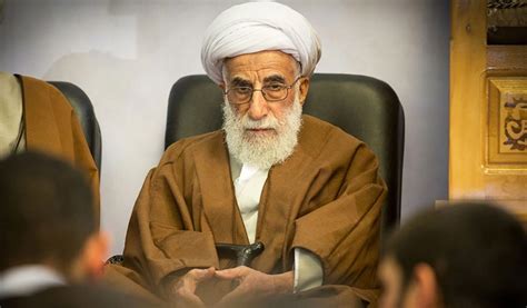 تصویری دیده نشده از جوانی جنتی همراه با روحانی معروف عکس