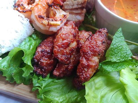 Banh Hoi Board Cook With Chopsticks