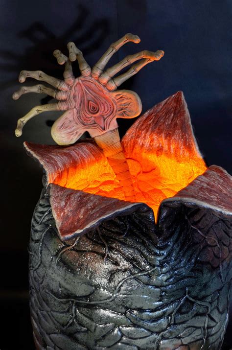 Aliens Xenomorph Egg And Facehugger Life Size Prop Replica W Led L