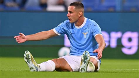 Genoa Lazio Marusic Gioia E Dolore Infortunio Mentre Serve Lassist A Castellanos Costretto