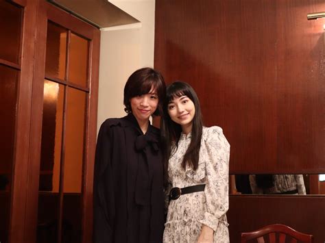 木部夏生 On Twitter 許可を頂けたので昨日の写真追加！ 対局者の謝依旻七段と黒嘉嘉七段 うまく撮れない2枚目と首をかしげていたら謝七段がカメラを手に代わりに撮影し3枚目