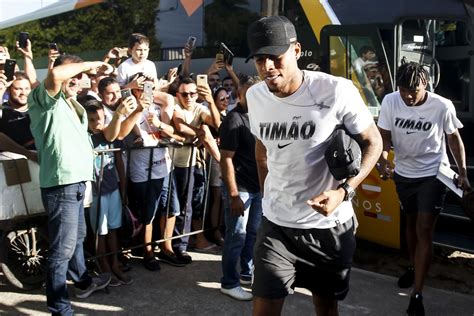 Gustagol Volta A Fortaleza E Torcida Festeja Corinthians Antes De Jogo