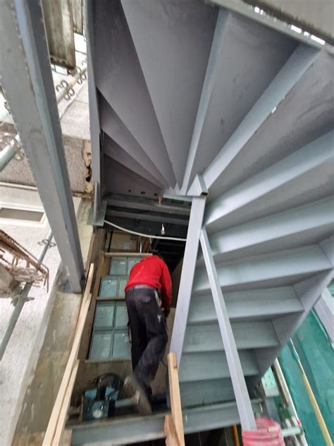 Nuestras Buenas Obras Terminando Instalacion De La Nueva Escalera