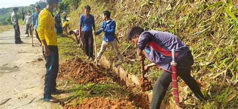 နာဂကိုယ်ပိုင်အုပ်ချုပ်ခွင့်ရဒေသ၊ လေရှီးမြို့၌ မြို့အဝင်လမ်းမ ကမ်းပါးရံန