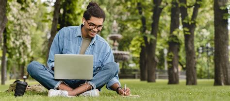 12 Top Writing Portfolio Examples To Inspire You 2024