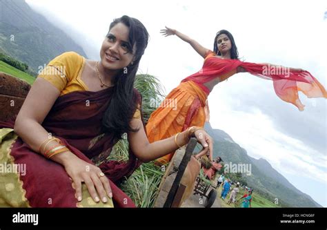 Vettai Sameera Reddy Amala Paul 2012 ©utv Motion Pictures Courtesy Everett Collection Stock