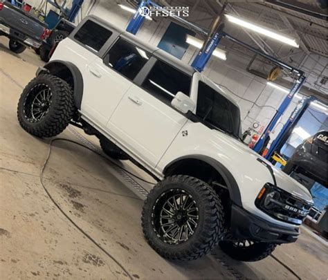 2023 Ford Bronco With 22x12 44 Tis 544bm And 37135r22 Tis Tt1 And