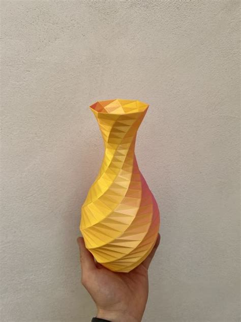 Okrasne Vaze S Prelivajočo Barvo