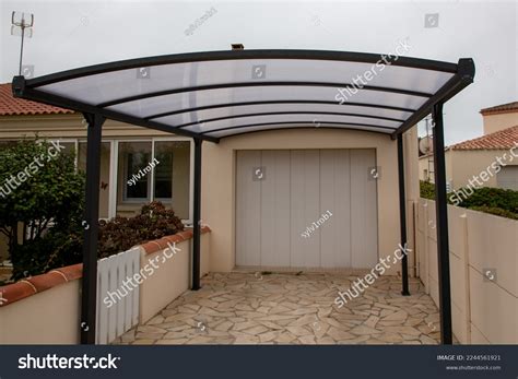 Polycarbonate And Metal Roof