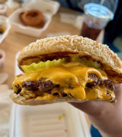 Mattys Pattys Beefs Up O C Burger Scene Los Angeles Times