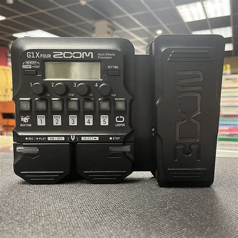 Zoom G1x Four Guitar Multi Effects Processor With Expression Reverb