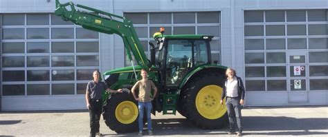 Matthias Breisch übernimmt Schlüssel Für 6r 150 Lagerhaus Technikcenter