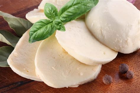 Food And Beverage To Know Buffalo Mozzarella Italian Mozzarella Di
