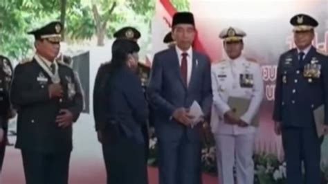 Foto Erlin Suastini Wanita Yang Tak Bisa Tersentuh Paspampres Di Ring 1