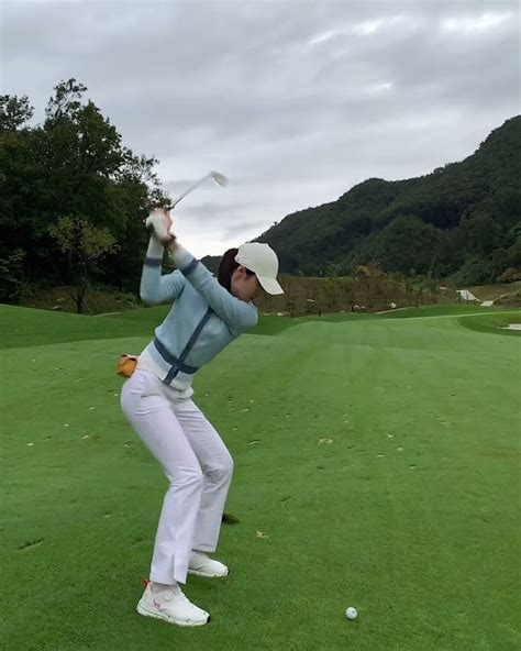 Klpga 문서율 공 낮은 내리막 라이 다운스윙 슬로우모션 Golf 골프 Golfswing 골프스윙 문서율 레슨 레슨문의 Klpga 여자프로 프로