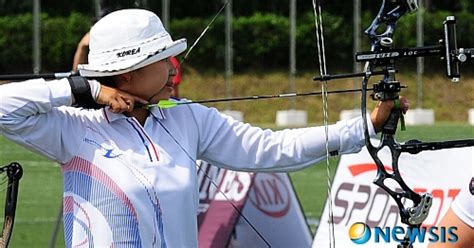 활 시위 당기는 권오향