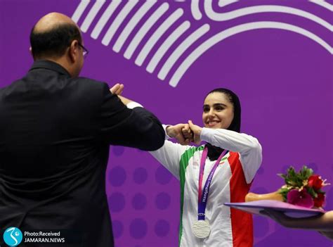 بازی های آسیایی 2022 نخستین مدال ووشو ایران با هنرنمایی زهرا کیانیاهدای مدال پایگاه خبری جماران