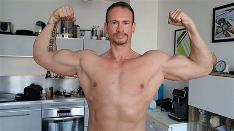 Bodybuilder Klic Muscle And Foot Teasing M Foot Video Clips4sale