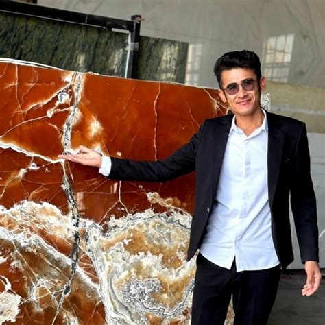 مرتضی حسینی بلاگر ساختمانی Youtube