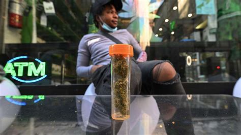 Why New Yorks Unlicensed Pot Stores Outnumber Legal Dispensaries
