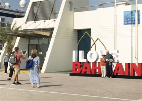 ميناء خليفة بن سلمان يستقبل أكثر من 50 ألف سائح في موسم البواخر السياحية صحيفة الوطن