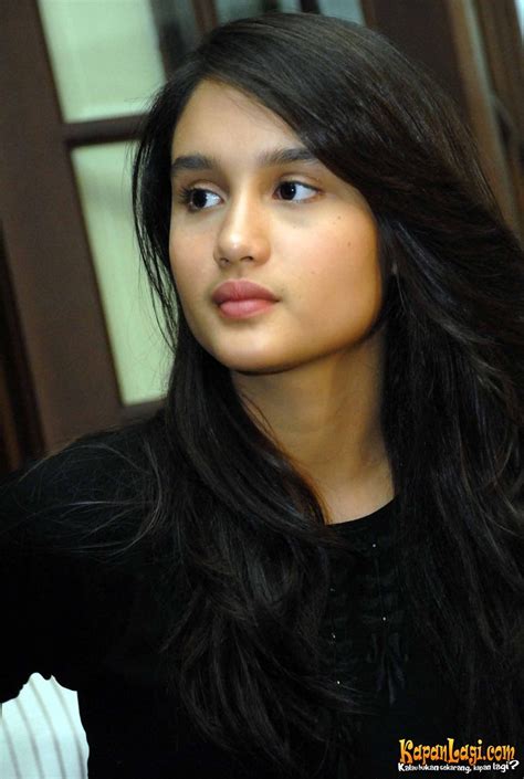 18 Foto Artis Paling Baru