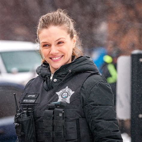 Tracy Spiridakos Heet