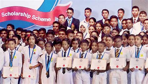 Sri Lanka Insurance Suba Pathum Provides 300 Annual Schols Worth Rs 18