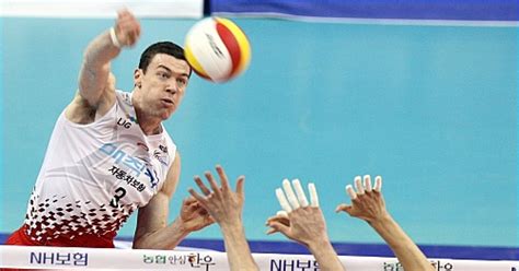 강스파이크하는 Lig손해보험 페피치