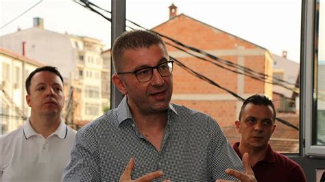 Мицкоски: Ще е исторически момент, ако бием България в Брюксел ...