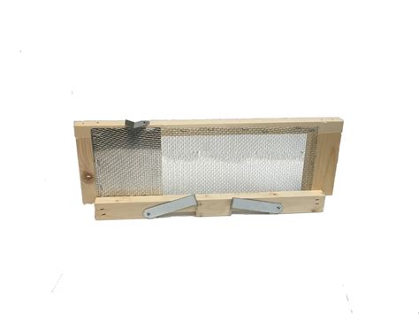 Moving Robbing Screen For Bee Hives