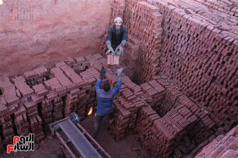 صورة ومعلومة صناعة الطوب الأحمر من الطين حتى التشييد والبناء