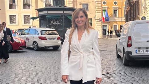 “Është Ende Shqiptarja” Incidenti Që I Ndodhi Jorida Tabakut Në Senatin Italian Lapsi Al