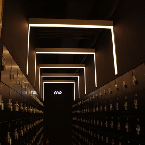 대형 피티샵 헬스장인테리어 공사현장 비용견적 Room Aesthetic Brown Aesthetic Locker Room