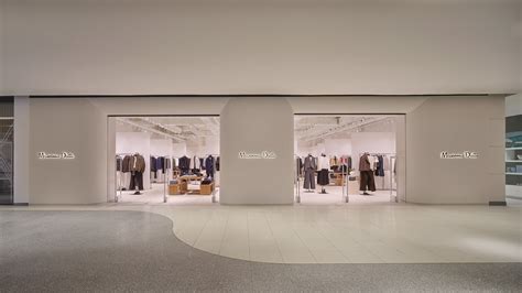 Massimo Dutti Central World 231019 Bangkokthailand