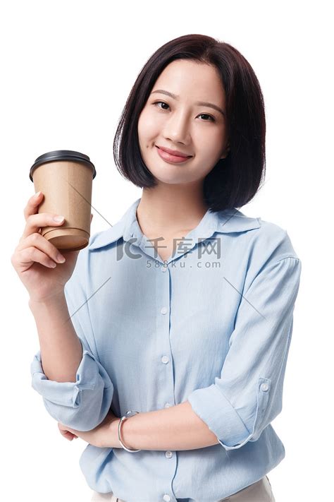 女白领手拿咖啡杯高清摄影大图 千库网