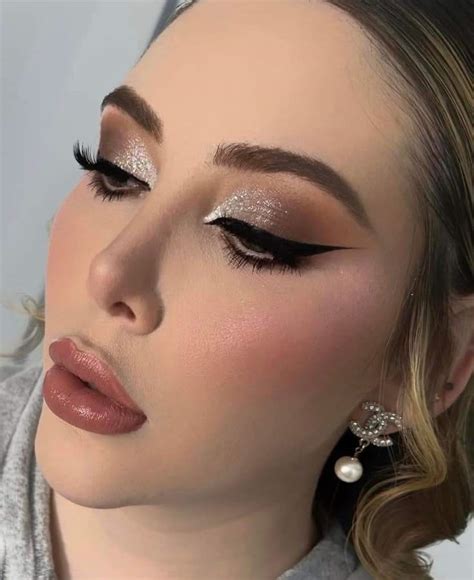 Pin De Arleth Pérez En Makeup Maquillaje Plateado Maquillaje De Ojos