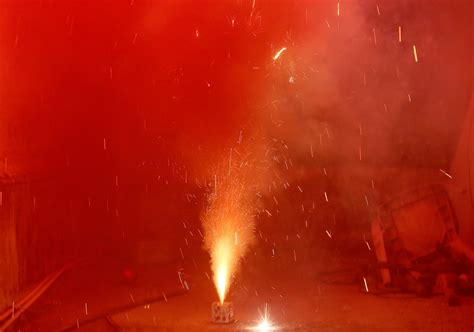 Diwali Firecracker Users Face Up To Six Months In Jail Under New Delhi Anti Pollution Drive