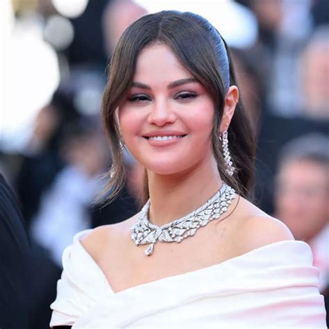 What Happened To Selena Gomezs Face Unveiling The Truth Rising Net